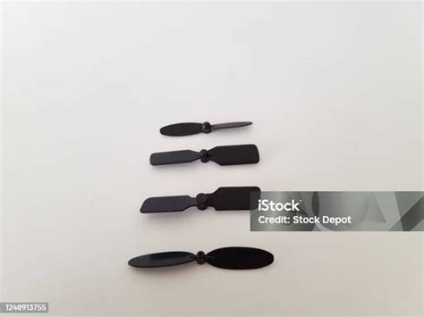 다른 크기와 유형 마이크로 무인 항공기 또는 Rc 평면 프로펠러 흰색 배경에 격리 Multicopter에 대한 스톡 사진 및