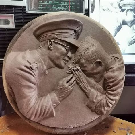 ผลงานประติมากรรมนูนต่ำ ร 9 ไกรสิงห์ สุดสงวน