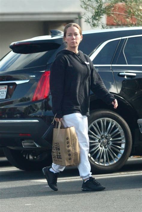 Kendra Wilkinson Leaves Bristol Farms In Los Angeles 01162023
