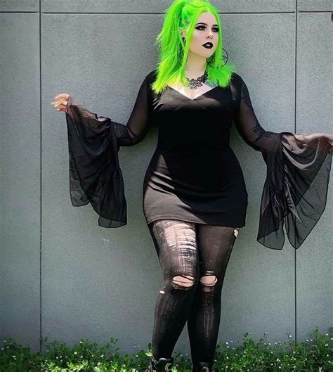 Pin By Andi On ՏͲᎽᏞᎬ Curvy Girl Outfits Goth Outfits Plus Size Goth