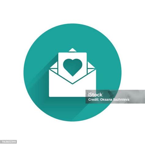 긴 그림자로 고립 된 발렌타인 하트 아이콘흰색 봉투 메시지 사랑 편지 사랑과 로맨스 녹색 원 버튼입니다 벡터 일러스트레이션 2월에 대한 스톡 벡터 아트 및 기타 이미지