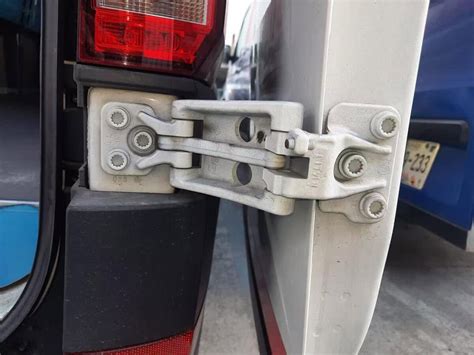 How Do You Choose The Right Heavy Duty Truck Door Hinge China