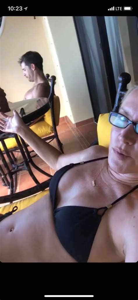 Fun On Vacation Scrolller