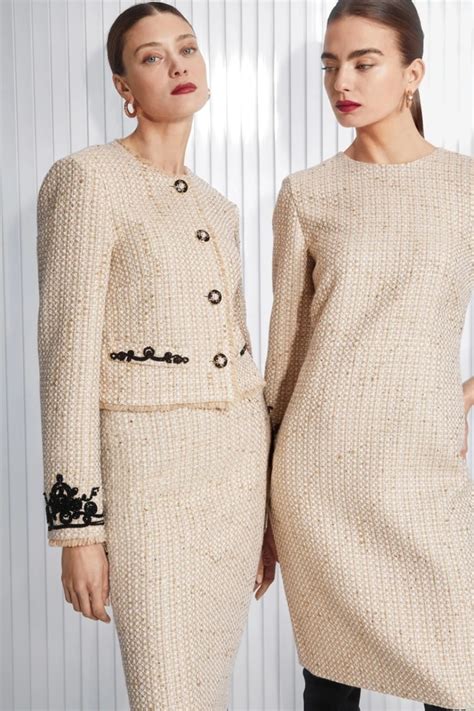 Marc Cain Костюм из ткани букле с вышивкой купить по выгодной цене Корона мужская и