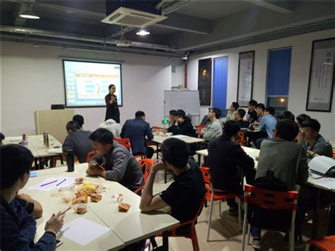 传一卓跃 快乐学习 卓跃教育 福州java培训 福州php培训 福州web前端培训 福州html5培训 福州嵌入式培训 安卓培训