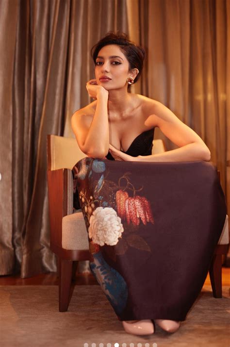 Sobhita Dhulipala Stuns In Black Strapless Gown Viral Photos Sobhita Dhulipala Stuns In Black Strapless Gown Viral Photos