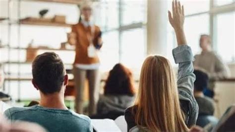 Giovani In Fuga E Immigrati Che Nessuno Fa Arrivare Litalia Nella