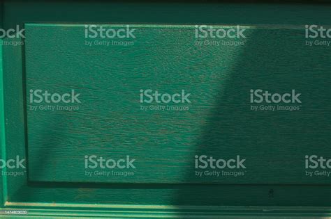 햇빛이 있는 짙은 녹색 콘크리트 벽 배경 오래 된 빈티지 그런 지 질감 디자인입니다 복사 공간이 있는 추상 미술 벽지 0명에 대한 스톡 사진 및 기타 이미지 Istock