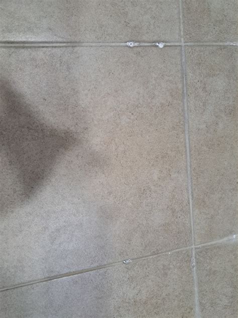 화장실 타일 구멍이 생겼어요 지식in