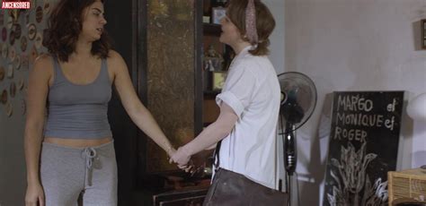 Lorenza Izzo Nua Em Casual