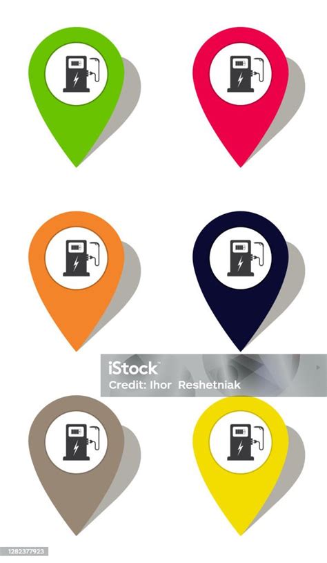 자동차 용 충전 소의 아이콘 지도 또는 위치에 대한 Ev 가솔린 가스의 기호와 포인터 차량 배터리 용 충전기 전자차를 호출합니다 환경에서 제로 방출 자동 기호입니다 벡터 0