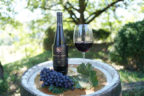 ბუნებრივად ნახევრადტკბილი წითელი ღვინო ხვანჭკარა პრემიუმი ხვანჭკარა