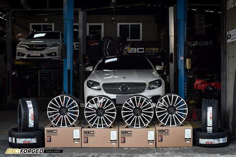 Mercedes Benz E Class C238 เจ้าของต้องการล้อที่เรียบหรูและน้ำหนักเบา