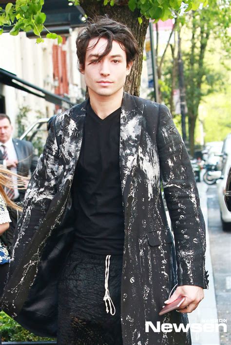 여성팬 폭행 논란 에즈라 밀러 사건 일단락 경찰조사 無 할리우드비하인드