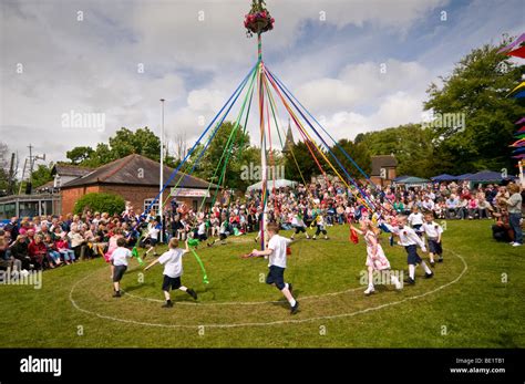 What Is Maypole Dance Maypole Dancing Oebgcl