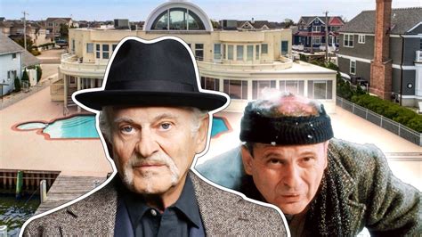 Джо Пеши Как Живет Мокрый Бандит из Один Дома и Что с Ним стало