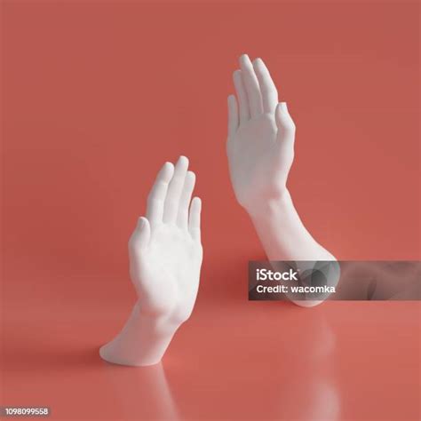 3d 렌더링 산호 빨간색 최소한의 패션 배경에 고립 된 백색 여성 손 열 손바닥 보석이 게 디스플레이 마네킹 바디 부품 돕는 손 공연 프레 젠 테이 션 손에 대한 스톡 사진