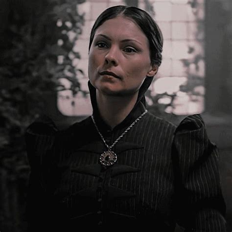 Myanna Buring Como Tissaia De Vries Em The Witcher
