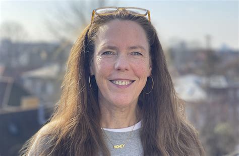 Instruktør Natasha Arthy Får 10 Spørgsmål Om At Være Kvinde Womandk