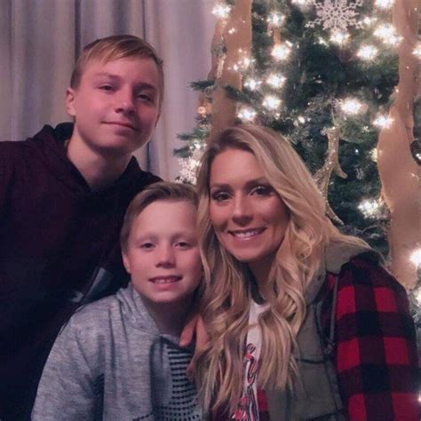 Who Is Tv Presenter And Hunter Junie Quaca Her Age And More