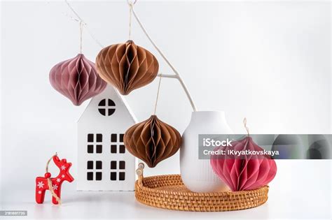 환경 친화적 인 지속 가능한 크리스마스 실내 장식 스칸디나비아 크리스마스 종이 벌집 건조 한 분기 도자기 꽃병 종이 등불 집