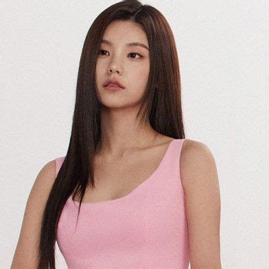 Pin de 𝘳𝘪𝘤𝘬 em 𝐇𝐖𝐀𝐍𝐆 𝐘𝐄𝐉𝐈 — | Cabelo, Looks, Cortes de cabelo