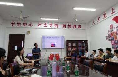 湘潭大学刘建州教授、张娟教授应邀来学院作学术报告 数学与数据科学学院 湖南人文科技学院