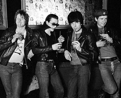 Pin By 𝓜𝓪𝓻~ ୨୧ On Musicians 🎶 Band Pictures Punk Punk Bands