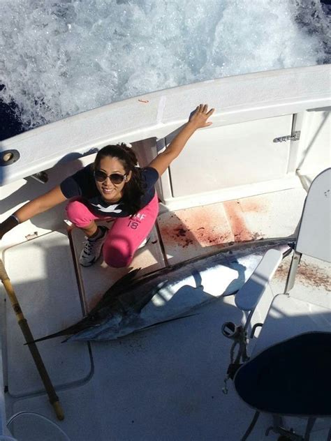 알로하~~ 혹시 스친이들 중에 피싱 좋아하는 사람 있어 이곳 빅아일랜드 코나는 청새치 낚시로 엄청 유명한곳 이야 이 아줌마도 소시적에 피싱 정말 많이 다녔어 일반 낚시가