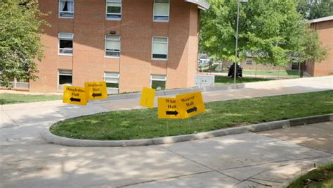 Jmu Class Of 2023 Moves Into Dorms The Breeze Jmu Free Download Borrow And Streaming