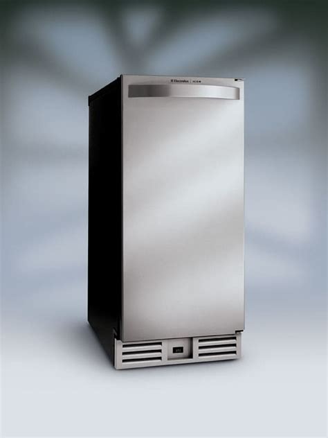 Electrolux E15im60ebs 15 Inch Under Counter Ice Maker With 30 Lbs