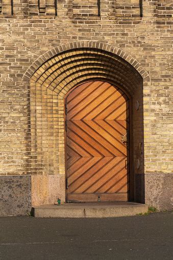 비스페비에르 지구 코펜하겐 덴마크 유럽에 있는 Grundtvigs 교회 벽돌 표현주의와 고딕 양식의 건축물이 합쳐집니다 0명에 대한 스톡 사진 및 기타 이미지 Istock