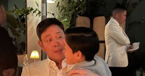 무슨 말 하길래…정용진 아들과 속닥속닥 내용 절대 못 밝힘