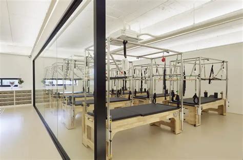 블랙and화이트 깔끔한 55평 필라테스and피티샵 인테리어 성남 수정구 신흥동