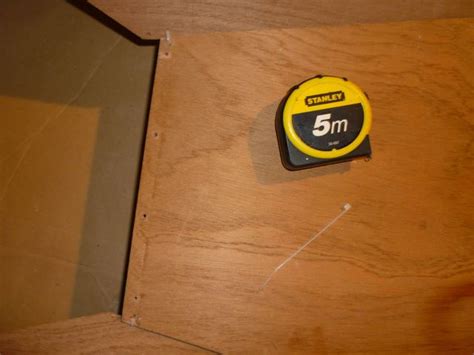 Assemblage Des Panneaux De Contreplaqué Marine Du Bateau Par Couture