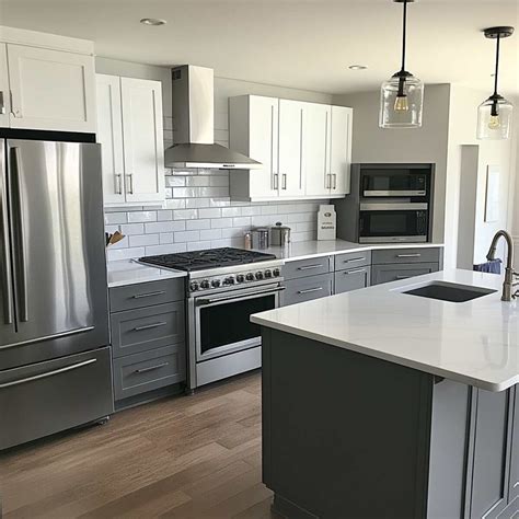 21 Two Tone Kitchen Cabinet Ideas For A Stylish Makeover