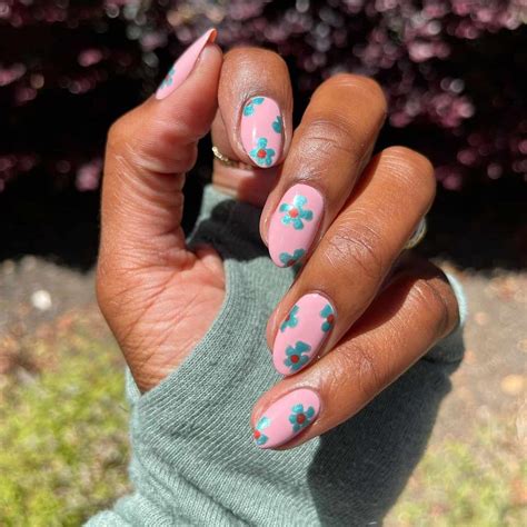 25 Short Floral Nail Ideas That Are Absolutely Adorable