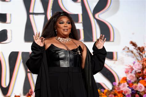 Lizzo Dances To New Nicki Minaj Song On Tiktok