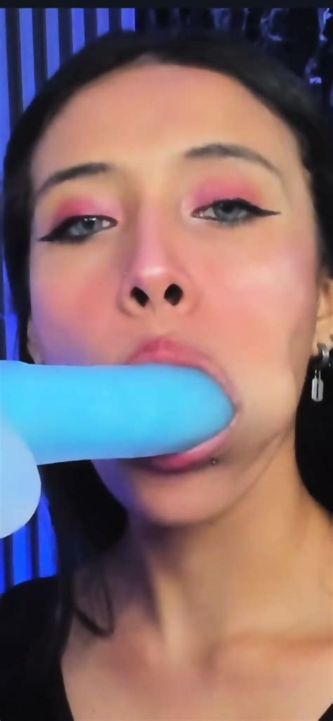 Alicee Moon Webcam Dildo Blowjob