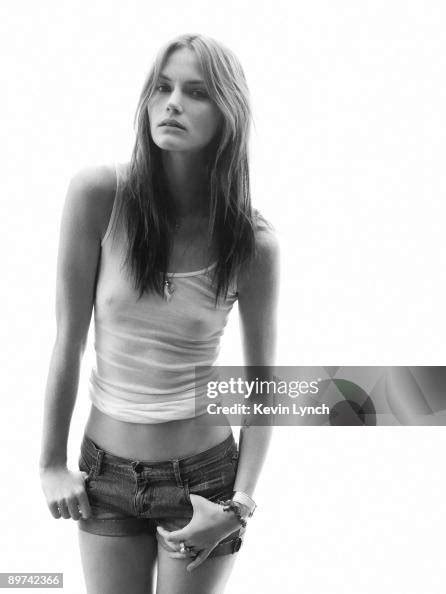 Mini Anden Poses For A Portrait Session In May 2009 Los Angeles Ca