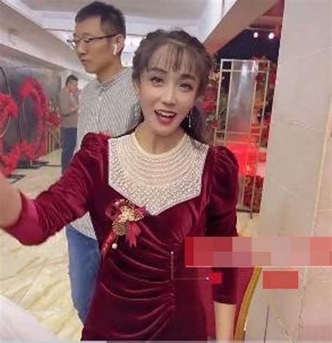 Viral Ibu Mertua Awet Muda Sampai Dikira Pengantin Di Hari Pernikahan