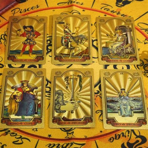 สไตล์ใหม่ 78 คลาสสิกบริกรไพ่ทาโรต์การ์ด พีวีซี ฟอยล์สีทองพร้อมคําแนะนําคู่มือเกมกระดานของเล่นเกม