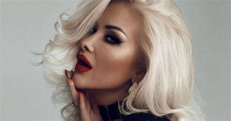 Неймовірна пані Бужинська знялася в ефектних сукнях із декольте Афіша Bigmir Net