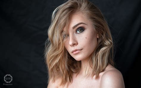 Blond Hair One Person Adult Long Hair Depth Of Field Bare