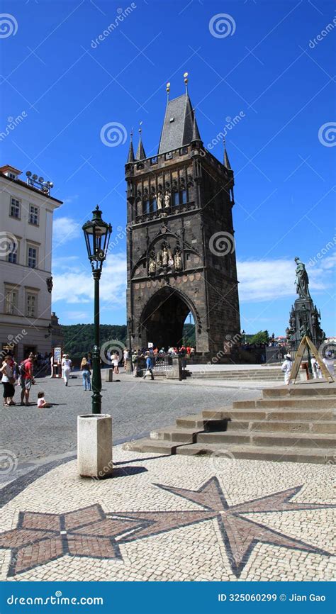 European Architecture Plazas And Sculptures Editorial Stock Image Image Of Vacation