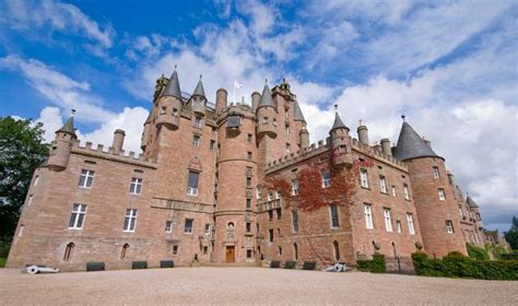 The Most Gorgeous Medieval Castles In The World Readers Digest