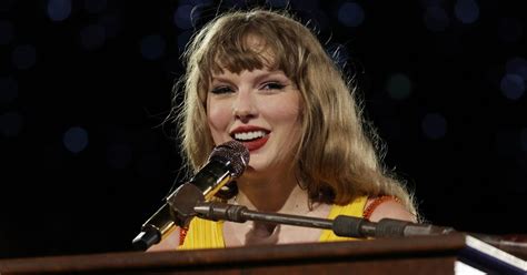 Fans React To Taylor Swifts Double Album Surprise Cbs News