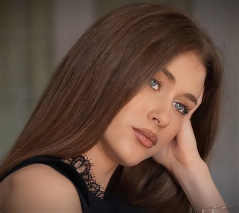 Download Wallpaper Girl Eyes Model Pretty Lips Face Hair