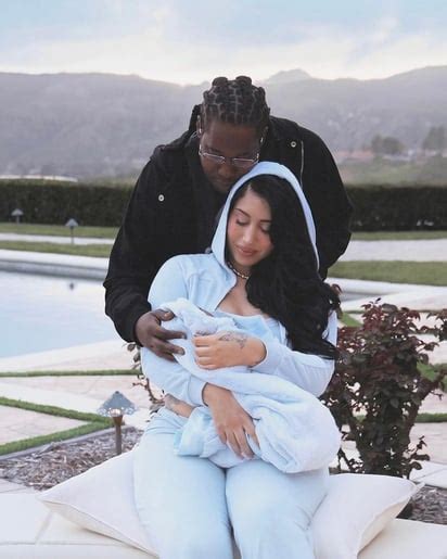 Kali Uchis Revela Fotos Del Nacimiento De Su Primer Hijo El Siglo De