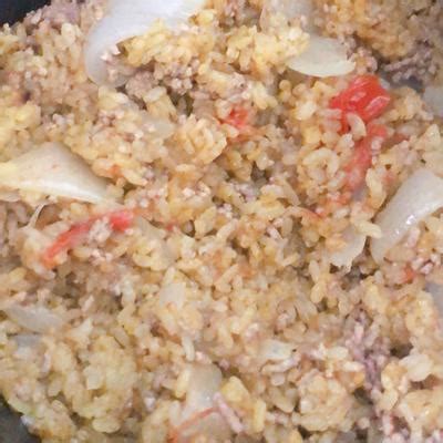 丸ごと新玉ねぎで作る ドライカレー風炊き込みごはん 作り方・レシピ クラシル